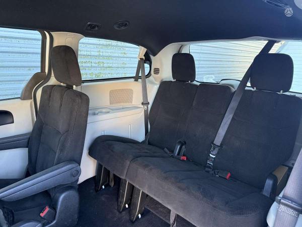 Balts Dodge Grand Caravan 2017 Klaipėda, ar dzinēja tilpumu 3.60 L un nobraukumu 121 tūkst. km par 7500 €, foto 10 vietnē AUTOMOTO.COM.LV