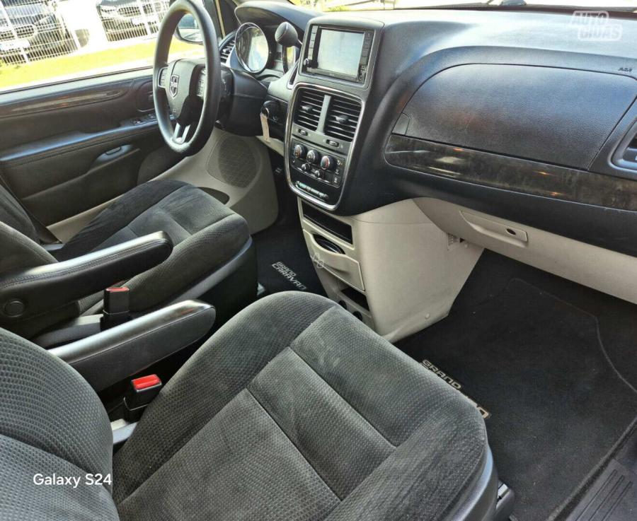 Balts Dodge Grand Caravan 2017 Šauļi, ar dzinēja tilpumu 3.60 L un nobraukumu 0 tūkst. km par 7200 €, foto 10 vietnē AUTOMOTO.COM.LV