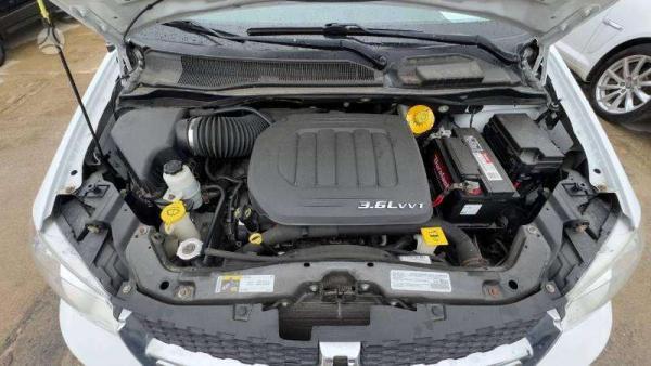 White Dodge Grand Caravan 2017 in Siauliai, with an engine capacity of 3.60 L and mileage of 315 thousand km for 5999 €, photo 9 on AUTOMOTO.COM.LV