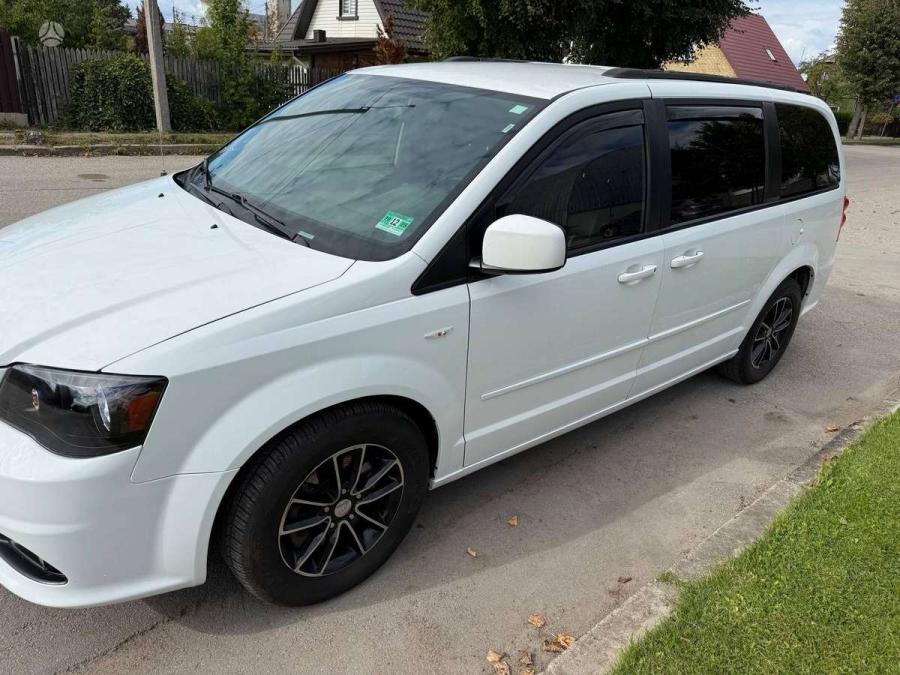 Balts Dodge Grand Caravan 2017 Šauļi, ar dzinēja tilpumu 3.60 L un nobraukumu 242 tūkst. km par 9100 €, foto 3 vietnē AUTOMOTO.COM.LV
