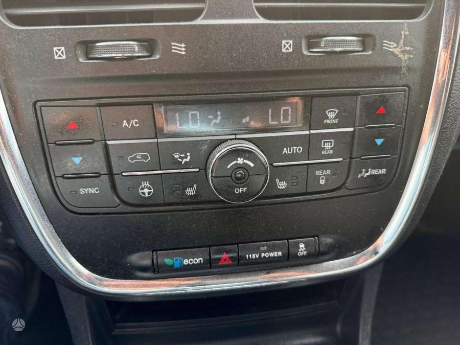 Balts Dodge Grand Caravan 2017 Šauļi, ar dzinēja tilpumu 3.60 L un nobraukumu 242 tūkst. km par 9100 €, foto 7 vietnē AUTOMOTO.COM.LV