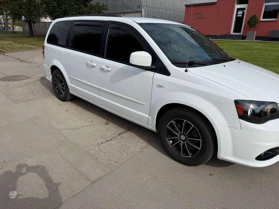 Balts Dodge Grand Caravan 2017 Šauļi, ar dzinēja tilpumu 3.60 L un nobraukumu 242 tūkst. km par 9100 €, foto 12 vietnē AUTOMOTO.COM.LV