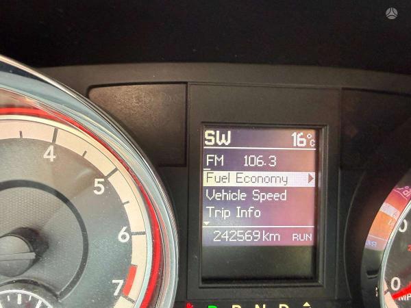 Dodge Grand Caravan 2017 in Siauliai on AUTOMOTO.COM.LV White Dodge Grand Caravan 2017 in Siauliai, with an engine capacity of 3.60 L and mileage of 242 thousand km for 9100 €, photo 6 on AUTOMOTO.COM.LV