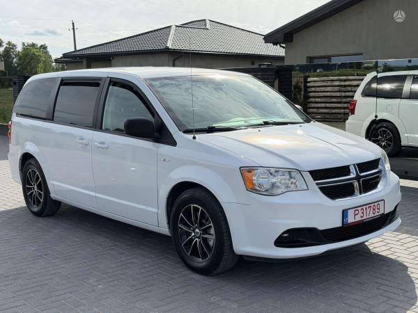 White Dodge Grand Caravan 2018 in Siauliai, with an engine capacity of 3.60 L and mileage of 173 thousand km for 7350 €, photo 1 on AUTOMOTO.COM.LV