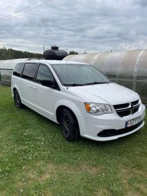 White Dodge Grand Caravan 2018 in Siauliai, with an engine capacity of 3.60 L and mileage of 173 thousand km for 8550 €, photo 7 on AUTOMOTO.COM.LV