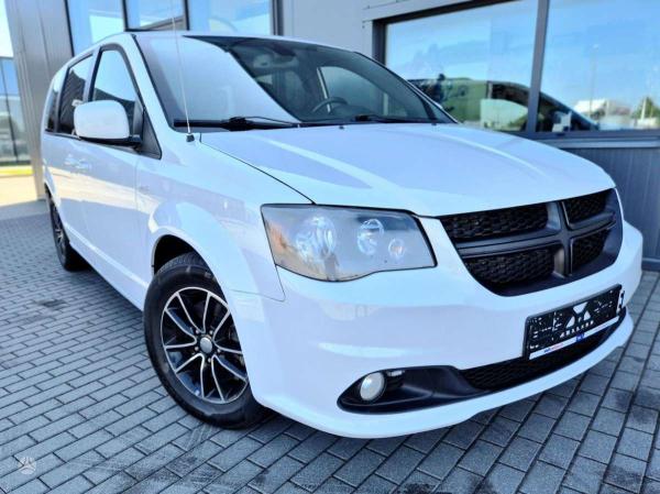White Dodge Grand Caravan 2018 in Siauliai, with an engine capacity of 3.60 L and mileage of 180 thousand km for 9250 €, photo 1 on AUTOMOTO.COM.LV