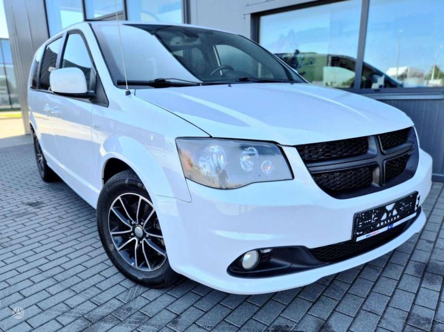 Balts Dodge Grand Caravan 2018 Šauļi, ar dzinēja tilpumu 3.60 L un nobraukumu 180 tūkst. km par 9250 €, foto 1 vietnē AUTOMOTO.COM.LV
