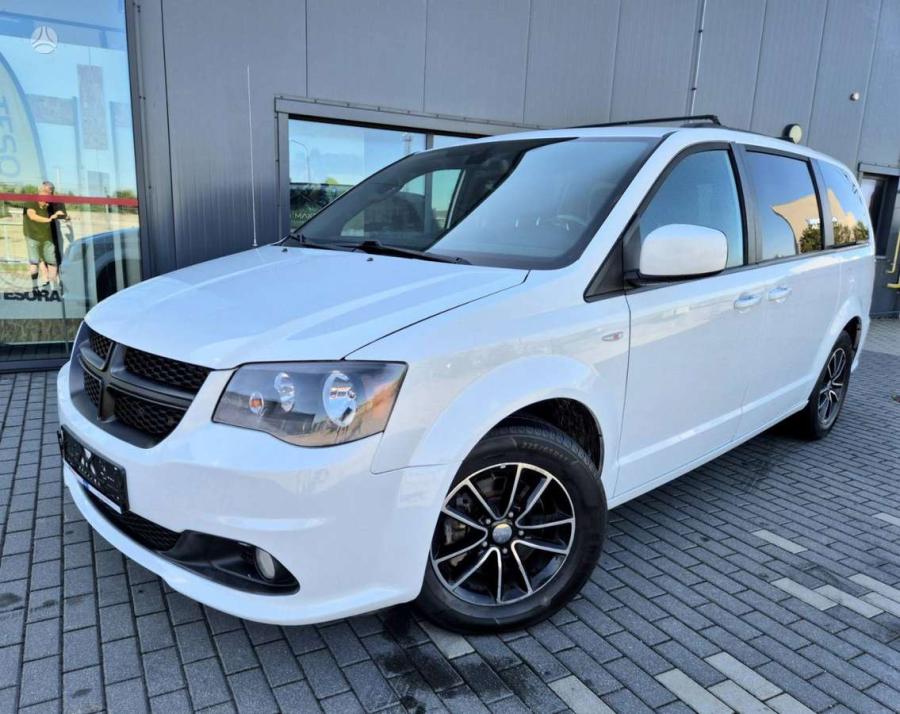 Balts Dodge Grand Caravan 2018 Šauļi, ar dzinēja tilpumu 3.60 L un nobraukumu 180 tūkst. km par 9250 €, foto 3 vietnē AUTOMOTO.COM.LV