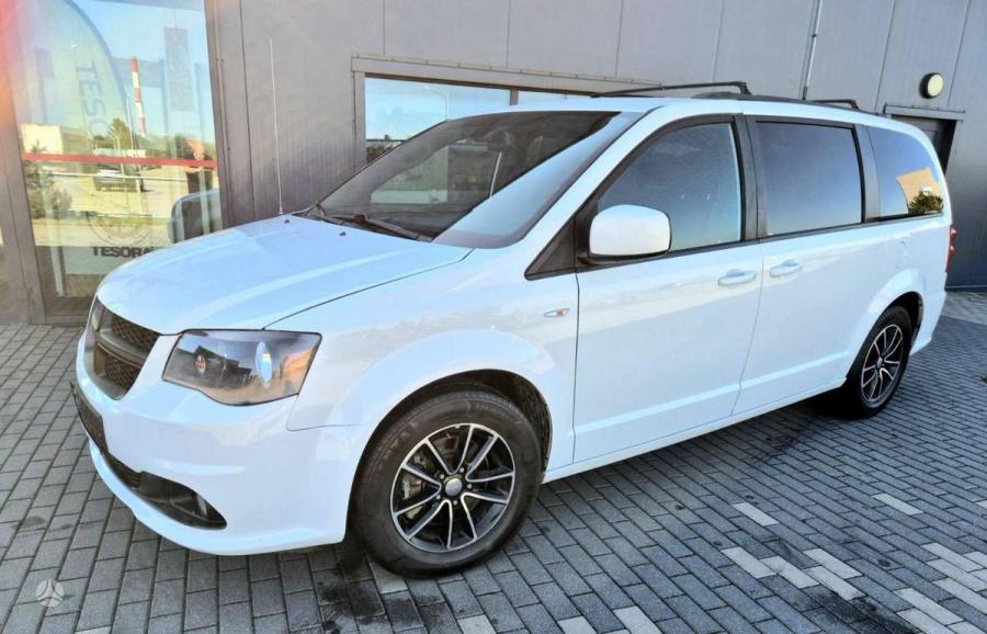 Balts Dodge Grand Caravan 2018 Šauļi, ar dzinēja tilpumu 3.60 L un nobraukumu 180 tūkst. km par 9250 €, foto 4 vietnē AUTOMOTO.COM.LV