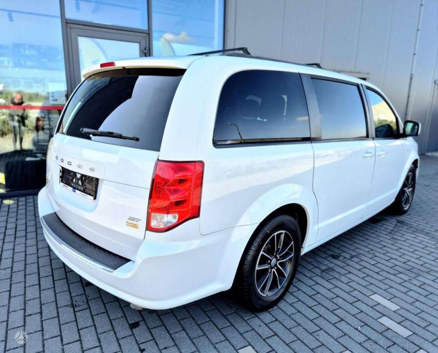 Balts Dodge Grand Caravan 2018 Šauļi, ar dzinēja tilpumu 3.60 L un nobraukumu 180 tūkst. km par 9250 €, foto 5 vietnē AUTOMOTO.COM.LV