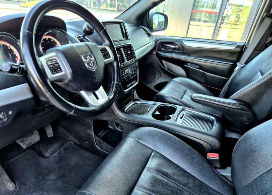 Balts Dodge Grand Caravan 2018 Šauļi, ar dzinēja tilpumu 3.60 L un nobraukumu 180 tūkst. km par 9250 €, foto 8 vietnē AUTOMOTO.COM.LV