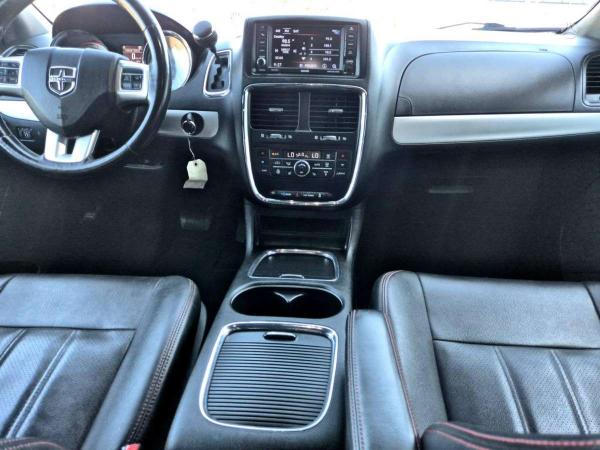 White Dodge Grand Caravan 2018 in Siauliai, with an engine capacity of 3.60 L and mileage of 180 thousand km for 9250 €, photo 8 on AUTOMOTO.COM.LV