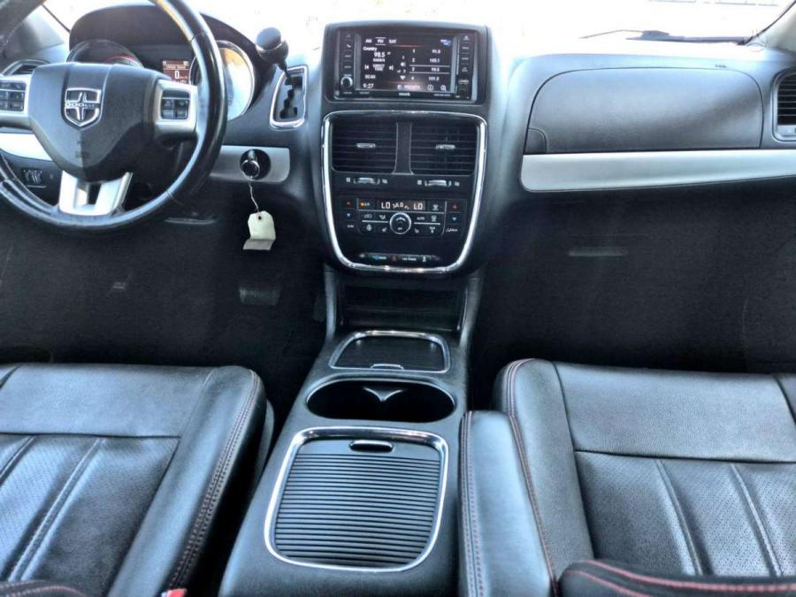 Balts Dodge Grand Caravan 2018 Šauļi, ar dzinēja tilpumu 3.60 L un nobraukumu 180 tūkst. km par 9250 €, foto 9 vietnē AUTOMOTO.COM.LV