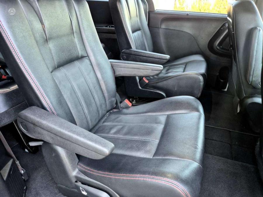 Balts Dodge Grand Caravan 2018 Šauļi, ar dzinēja tilpumu 3.60 L un nobraukumu 180 tūkst. km par 9250 €, foto 12 vietnē AUTOMOTO.COM.LV