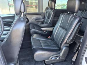 Balts Dodge Grand Caravan 2018 Šauļi, ar dzinēja tilpumu 3.60 L un nobraukumu 180 tūkst. km par 9250 €, foto 13 vietnē AUTOMOTO.COM.LV