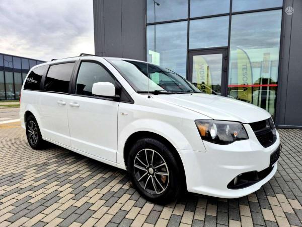 White Dodge Grand Caravan 2018 in Siauliai, with an engine capacity of 3.60 L and mileage of 180 thousand km for 9250 €, photo 9 on AUTOMOTO.COM.LV