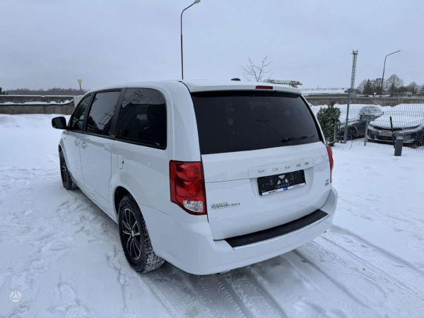 Balts Dodge Grand Caravan 2019 Šauļi, ar dzinēja tilpumu 3.60 L un nobraukumu 0 tūkst. km par 8900 €, foto 5 vietnē AUTOMOTO.COM.LV