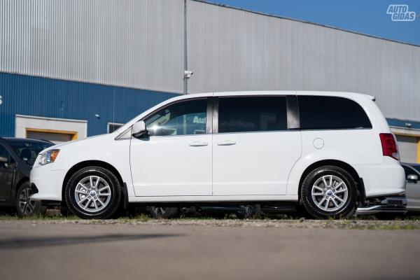 White Dodge Grand Caravan 2019 in Siauliai, with an engine capacity of 3.60 L and mileage of 194 thousand km for 9300 €, photo 4 on AUTOMOTO.COM.LV