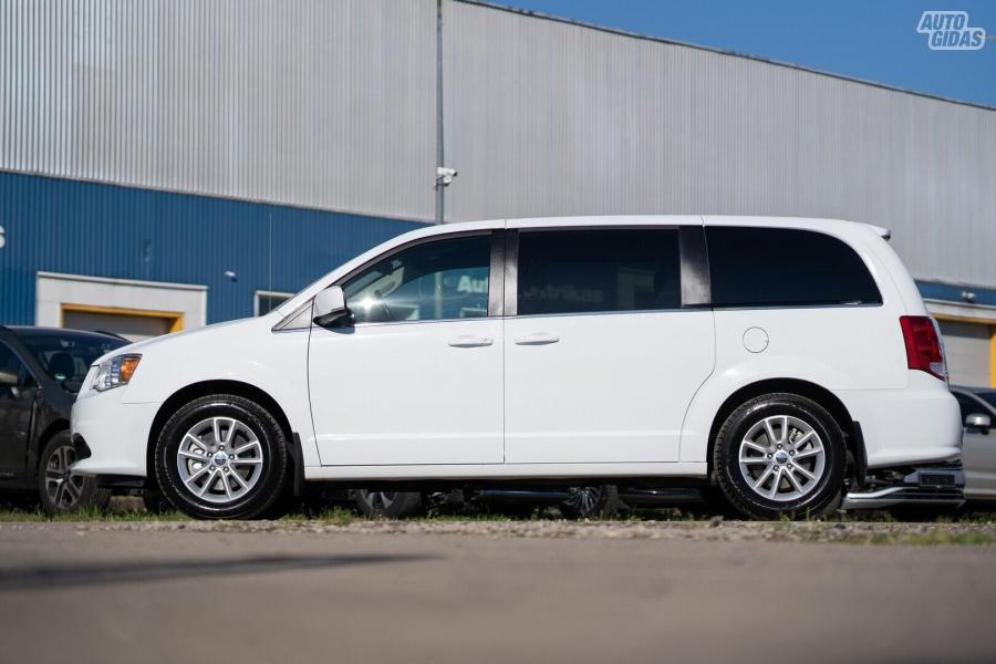 White Dodge Grand Caravan 2019 in Siauliai, with an engine capacity of 3.60 L and mileage of 194 thousand km for 9300 €, photo 4 on AUTOMOTO.COM.LV