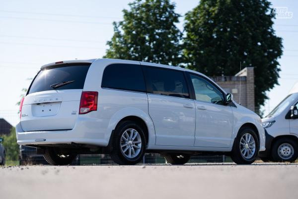 White Dodge Grand Caravan 2019 in Siauliai, with an engine capacity of 3.60 L and mileage of 194 thousand km for 9300 €, photo 8 on AUTOMOTO.COM.LV