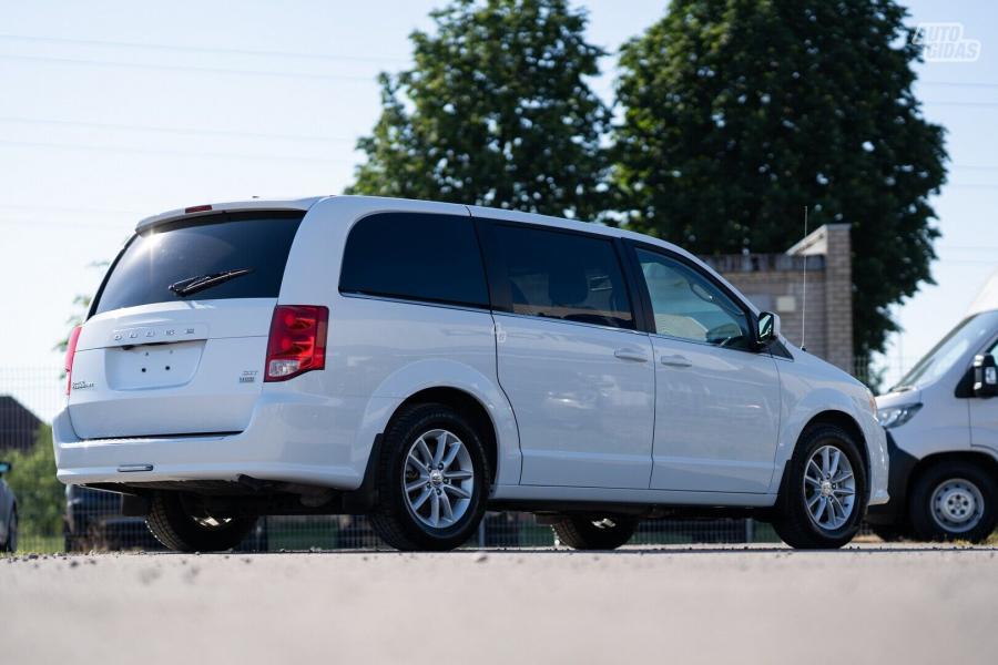 White Dodge Grand Caravan 2019 in Siauliai, with an engine capacity of 3.60 L and mileage of 194 thousand km for 9300 €, photo 8 on AUTOMOTO.COM.LV
