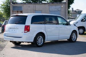 White Dodge Grand Caravan 2019 in Siauliai, with an engine capacity of 3.60 L and mileage of 194 thousand km for 9300 €, photo 9 on AUTOMOTO.COM.LV