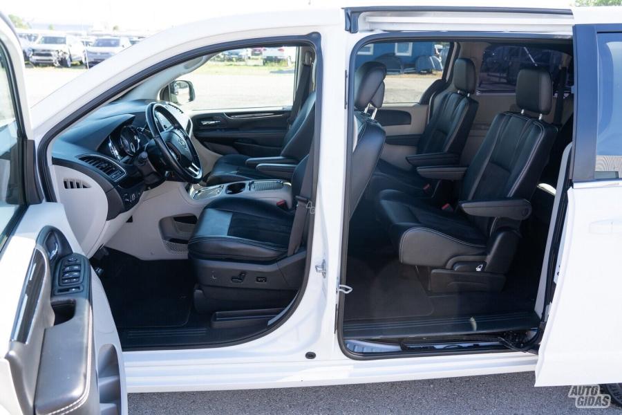 White Dodge Grand Caravan 2019 in Siauliai, with an engine capacity of 3.60 L and mileage of 194 thousand km for 9300 €, photo 12 on AUTOMOTO.COM.LV