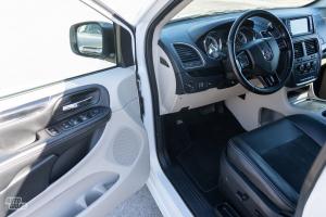 White Dodge Grand Caravan 2019 in Siauliai, with an engine capacity of 3.60 L and mileage of 194 thousand km for 9300 €, photo 13 on AUTOMOTO.COM.LV