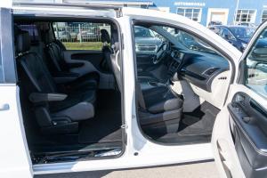 White Dodge Grand Caravan 2019 in Siauliai, with an engine capacity of 3.60 L and mileage of 194 thousand km for 9300 €, photo 14 on AUTOMOTO.COM.LV