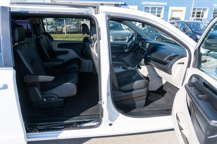 White Dodge Grand Caravan 2019 in Siauliai, with an engine capacity of 3.60 L and mileage of 194 thousand km for 9300 €, photo 14 on AUTOMOTO.COM.LV