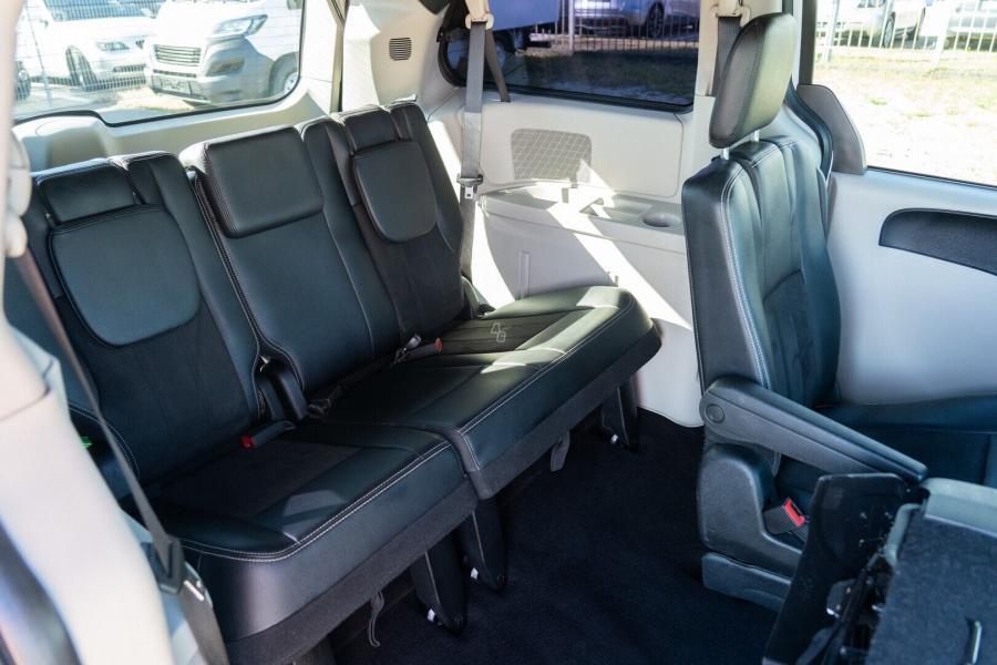 White Dodge Grand Caravan 2019 in Siauliai, with an engine capacity of 3.60 L and mileage of 194 thousand km for 9300 €, photo 17 on AUTOMOTO.COM.LV