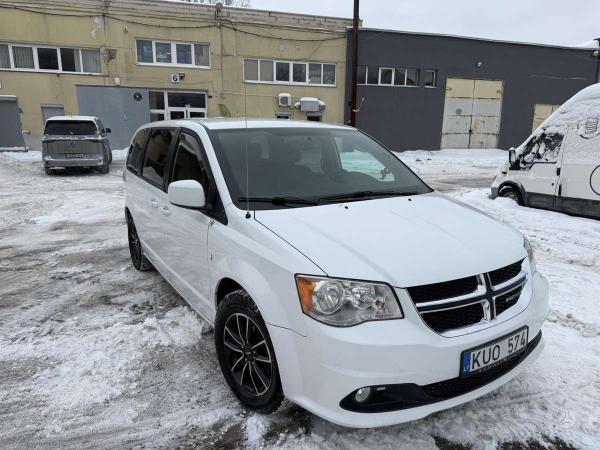 Balts Dodge Grand Caravan 2019 Kauņa, ar dzinēja tilpumu 3.61 L un nobraukumu 203 tūkst. km par 11600 €, foto 1 vietnē AUTOMOTO.COM.LV