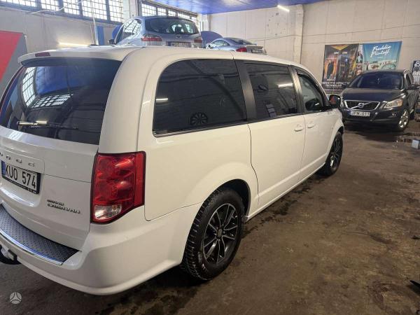 Balts Dodge Grand Caravan 2019 Kauņa, ar dzinēja tilpumu 3.61 L un nobraukumu 203 tūkst. km par 11600 €, foto 9 vietnē AUTOMOTO.COM.LV