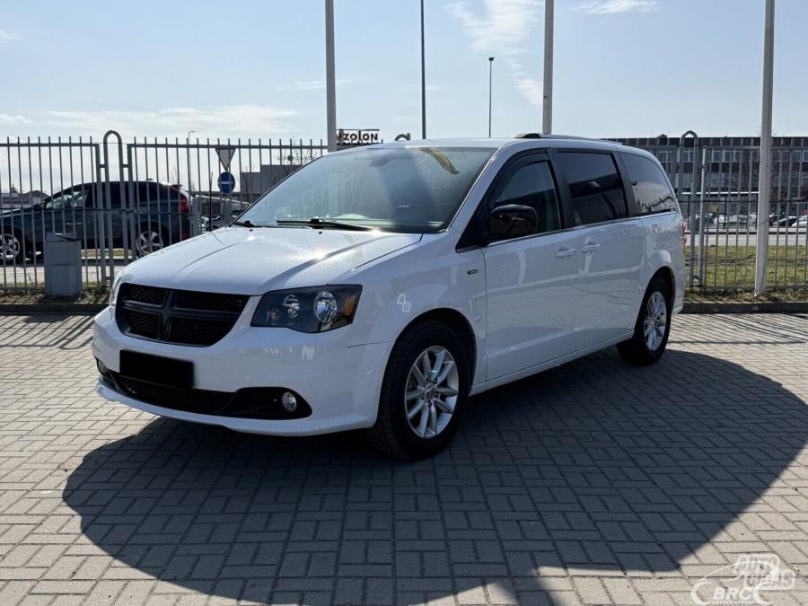 White Dodge Grand Caravan 2020 in Avizieniai, with an engine capacity of 3.60 L and mileage of 148 thousand km for 11000 €, photo 1 on AUTOMOTO.COM.LV