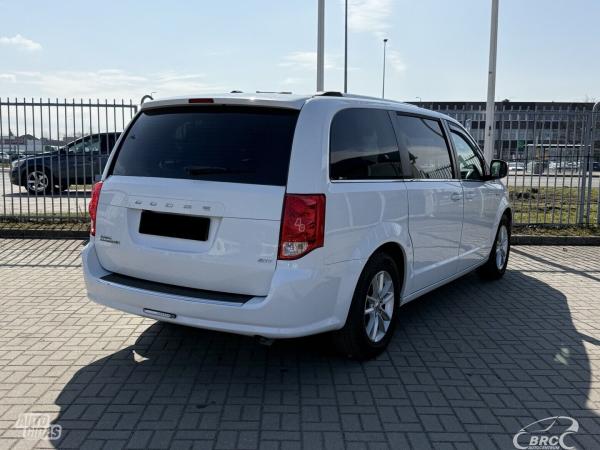 White Dodge Grand Caravan 2020 in Avizieniai, with an engine capacity of 3.60 L and mileage of 148 thousand km for 11000 €, photo 2 on AUTOMOTO.COM.LV