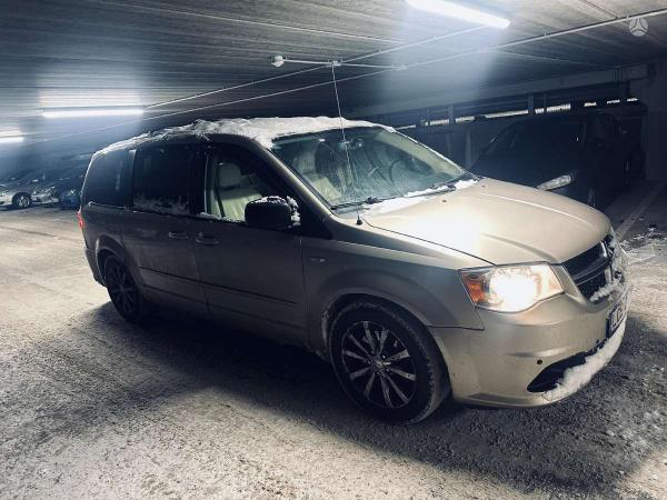Dzeltens Dodge Grand Caravan 2015 Viļņa, ar dzinēja tilpumu 3.61 L un nobraukumu 299 tūkst. km par 7699 €, foto 3 vietnē AUTOMOTO.COM.LV