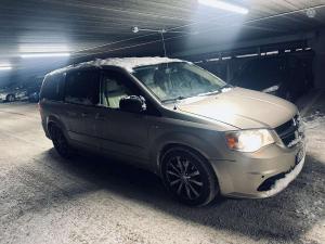 Yellow Dodge Grand Caravan 2015 in Vilnius, with an engine capacity of 3.61 L and mileage of 299 thousand km for 7699 €, photo 3 on AUTOMOTO.COM.LV