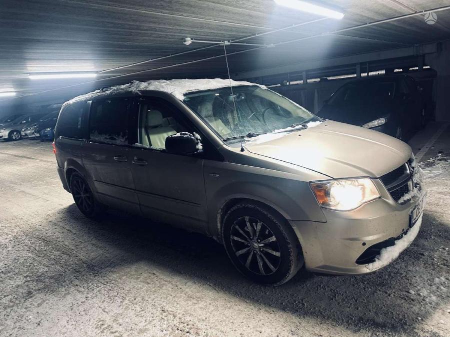 Yellow Dodge Grand Caravan 2015 in Vilnius, with an engine capacity of 3.61 L and mileage of 299 thousand km for 7699 €, photo 3 on AUTOMOTO.COM.LV