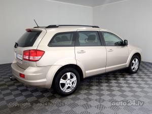 Beige Dodge Journey 2009 in Tallinn, with an engine capacity of 2.00 L and mileage of 324 thousand km for 1999 €, photo 4 on AUTOMOTO.COM.LV