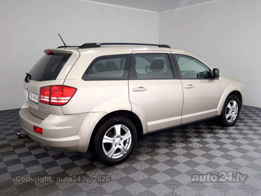 Beige Dodge Journey 2009 in Tallinn, with an engine capacity of 2.00 L and mileage of 324 thousand km for 1999 €, photo 4 on AUTOMOTO.COM.LV