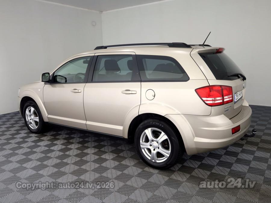 Beige Dodge Journey 2009 in Tallinn, with an engine capacity of 2.00 L and mileage of 324 thousand km for 1999 €, photo 5 on AUTOMOTO.COM.LV
