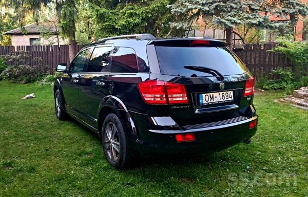 Black Dodge Journey 2008 in Riga, with an engine capacity of 2.70 L and mileage of 274 thousand km for 4440 €, photo 4 on AUTOMOTO.COM.LV