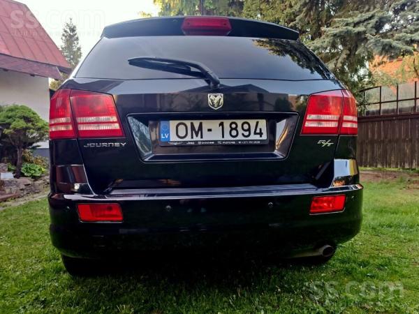 Black Dodge Journey 2008 in Riga, with an engine capacity of 2.70 L and mileage of 274 thousand km for 4440 €, photo 6 on AUTOMOTO.COM.LV