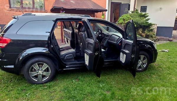 Black Dodge Journey 2008 in Riga, with an engine capacity of 2.70 L and mileage of 274 thousand km for 4440 €, photo 10 on AUTOMOTO.COM.LV