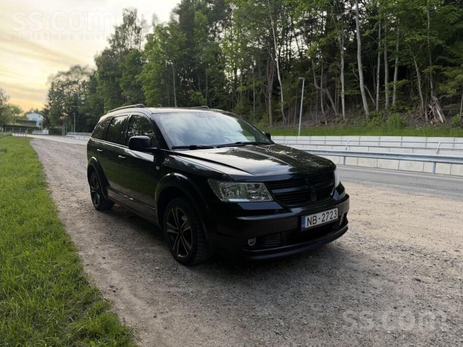 Черный Додж Джорни 2008 в Тукумс, объемом двигателя 2.00 л и пробегом 310 тыс. км за 3300 €, фото 1 на AUTOMOTO.COM.LV