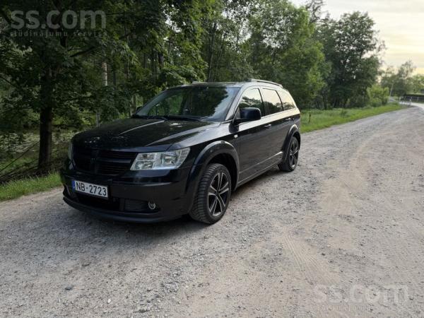 Черный Додж Джорни 2008 в Тукумс, объемом двигателя 2.00 л и пробегом 310 тыс. км за 3600 €, фото 2 на AUTOMOTO.COM.LV