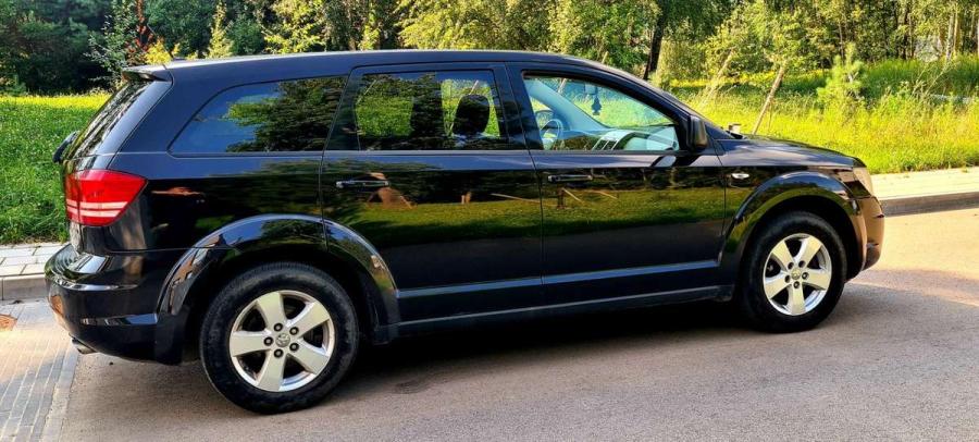 Black Dodge Journey 2008 in Vilnius, with an engine capacity of 3.50 L and mileage of 179 thousand km for 2500 €, photo 4 on AUTOMOTO.COM.LV
