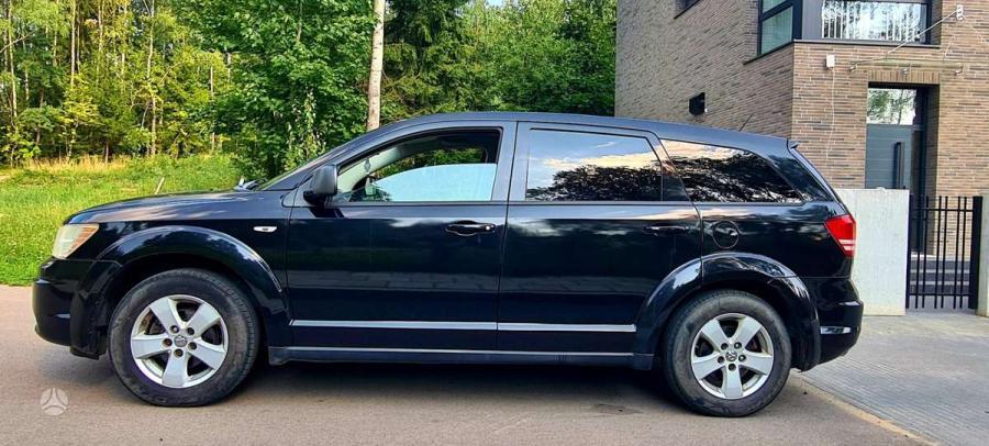 Black Dodge Journey 2008 in Vilnius, with an engine capacity of 3.50 L and mileage of 179 thousand km for 2500 €, photo 5 on AUTOMOTO.COM.LV
