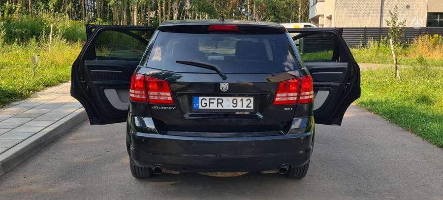 Black Dodge Journey 2008 in Vilnius, with an engine capacity of 3.50 L and mileage of 179 thousand km for 2500 €, photo 14 on AUTOMOTO.COM.LV