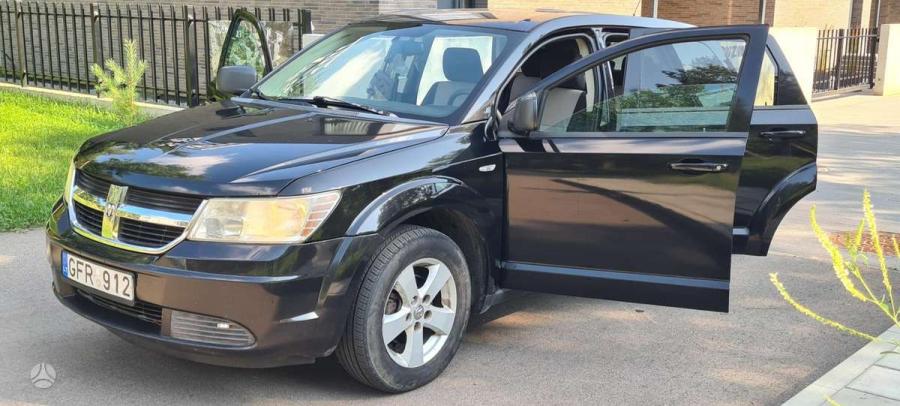 Black Dodge Journey 2008 in Vilnius, with an engine capacity of 3.50 L and mileage of 179 thousand km for 2500 €, photo 18 on AUTOMOTO.COM.LV